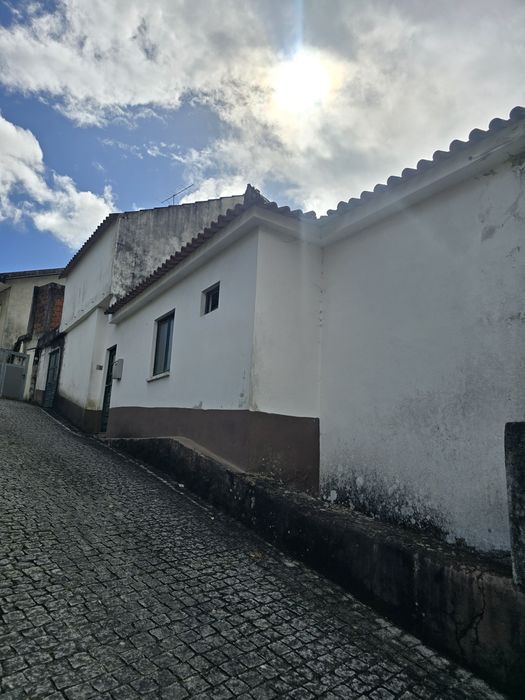 Casa para remodelação Aborim • OLX.pt