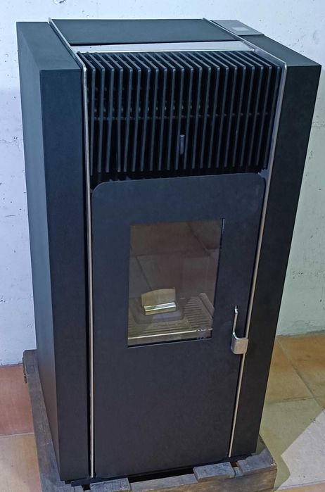 Salamanda a pellets Modelo Ebony, TEK Biomasse Maceira • OLX Portugal