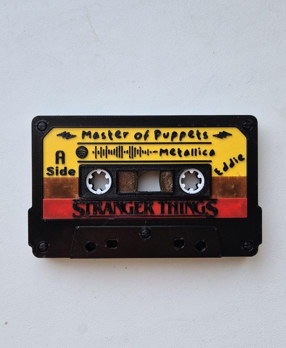 Нічник Stranger Things з касетою Master of Puppets та QR-кодом: 490 грн ...