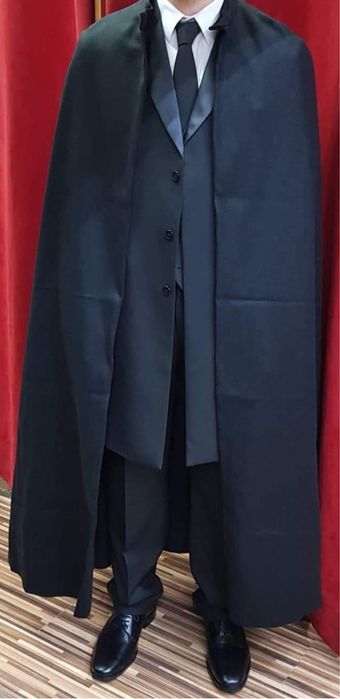 Traje académico (hábito talar) da Universidade do Porto Paranhos • OLX.pt