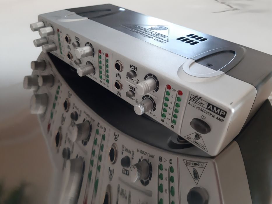 Behringer Mini Amp 800 original em bom estado Santo Isidoro • OLX Portugal