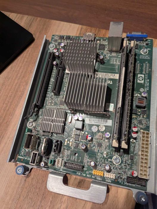 HP microserver gen7 N40L 8Гб, вже прошитий під загрузку з 5го диска: 4 ...