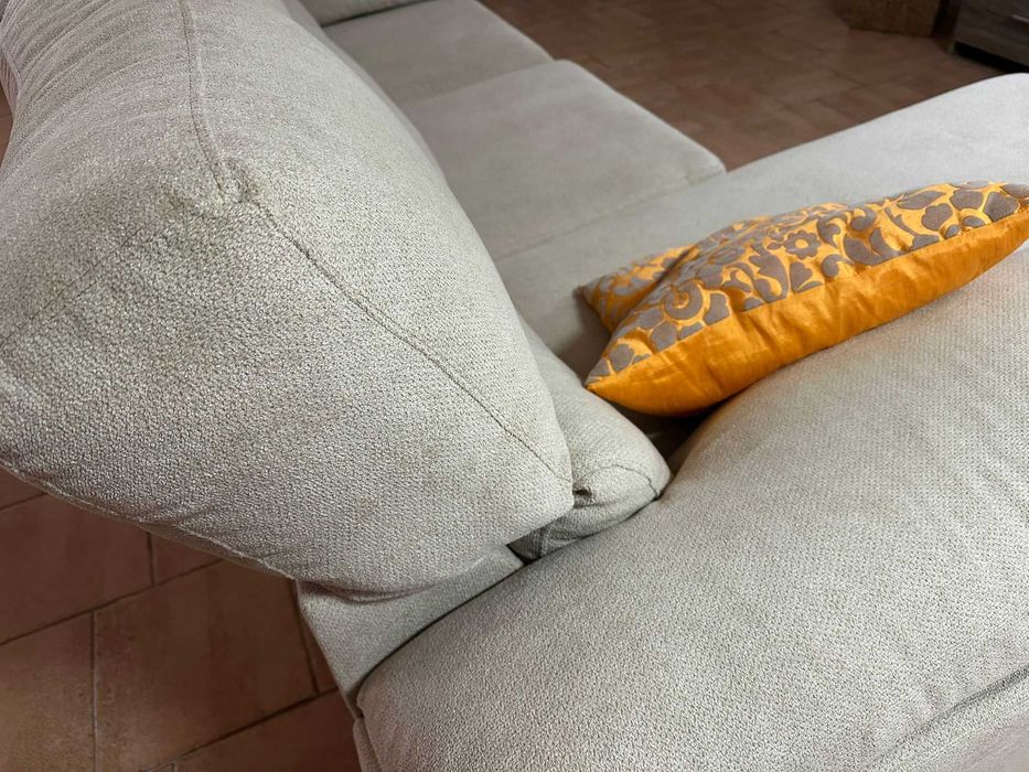 Sofá com Chaise Longue Sangalhos • OLX.pt