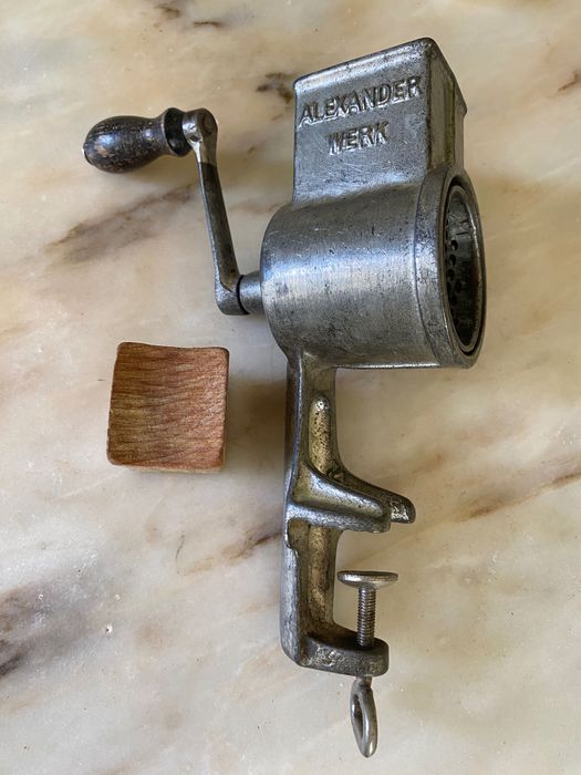 Moinho/Ralador manual vintage Alexander Werk 1930 Cascais E Estoril ...
