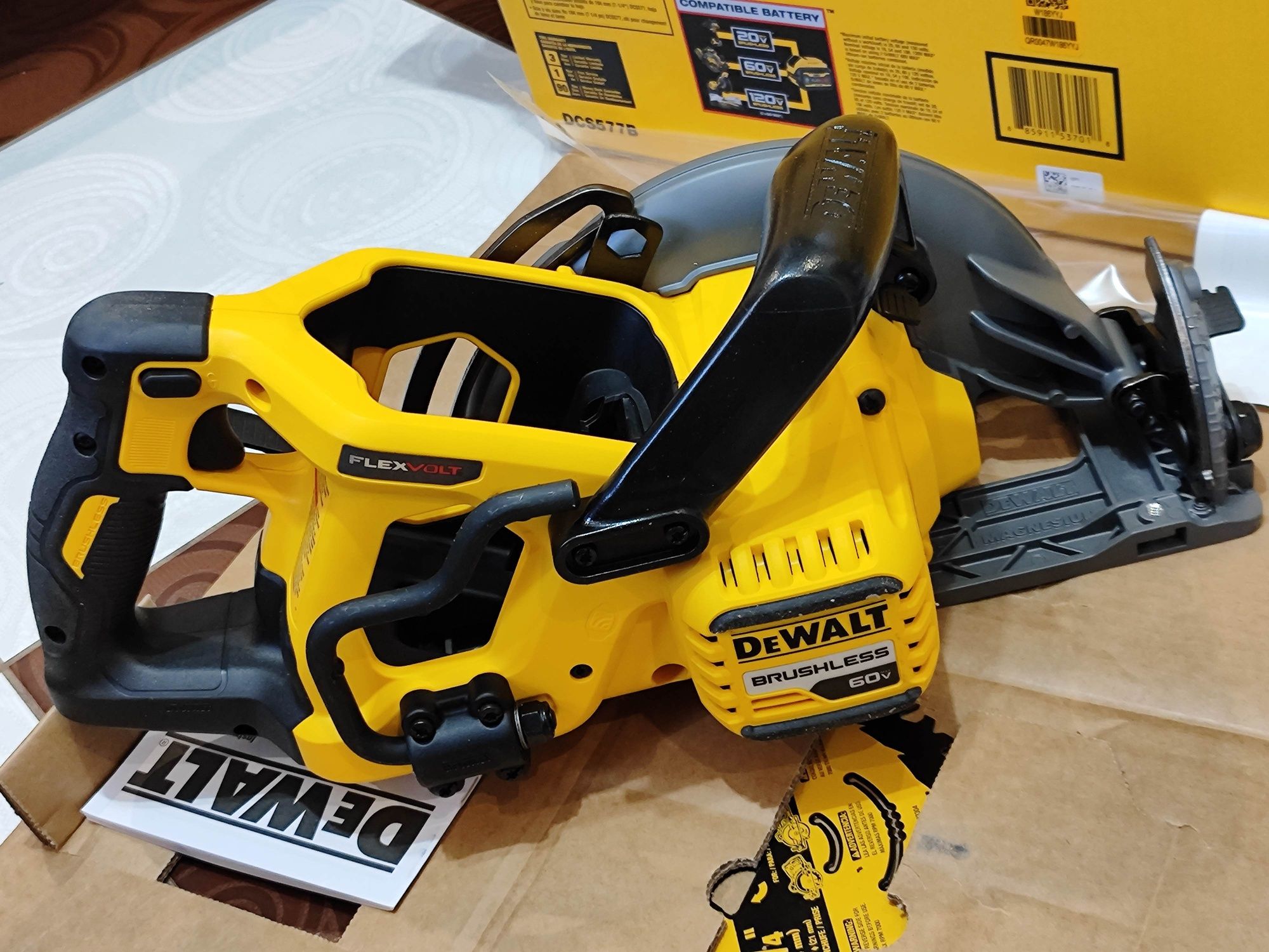 Акумуляторна дискова пила DeWALT DCS577B FLEXVOLT торцовка девольт: 8 ...