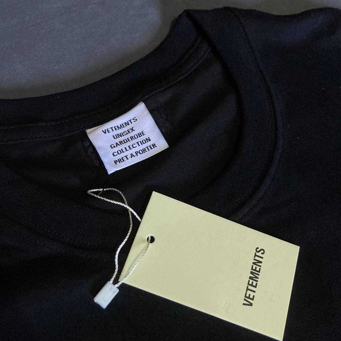 VETEMENTS Gothic Font Long Sleeve: 1 750 грн. - Лонгслів Березівка на Olx