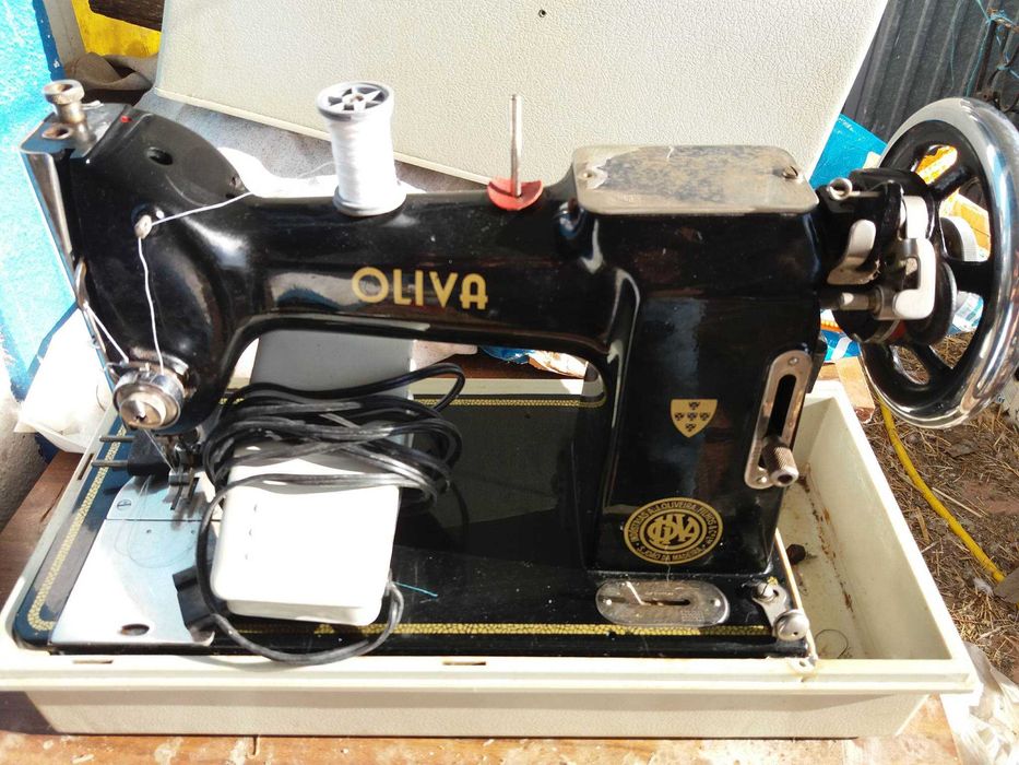 Máquina de Costura Oliva CL 45 Cardosas • OLX Portugal