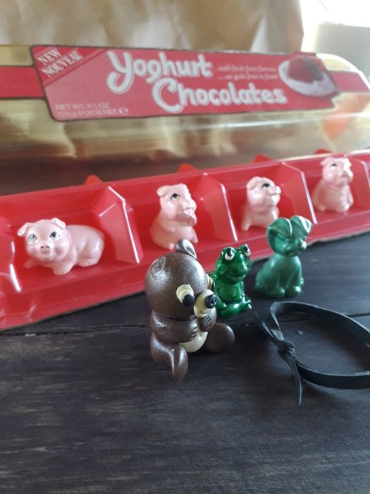 PRL figurki kolekcjonerskie stare pudełko świnka pies żaba niedzwiedź ...