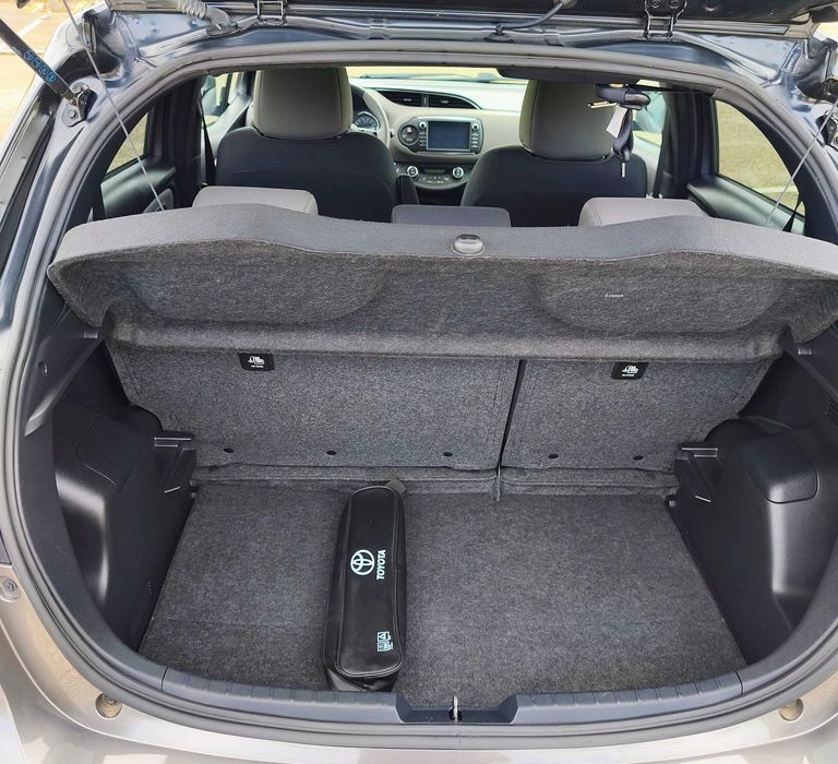 Toyota Yaris 1.5 Hybrid Square Collection | Edição Especial Charneca De ...