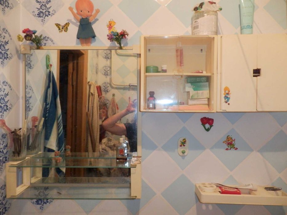 Набор для ванной комнаты шкафчики зеркало полочки пластмасс СССР 700 грн Меблі для ванної