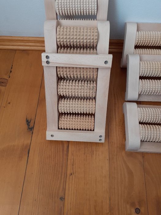 Массажер для ног выполнен из натурального дерева: 220 грн. - Інша ...