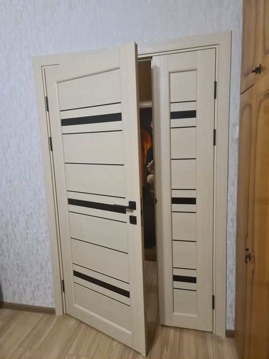 Монтаж міжкімнатних дверей плінтусу 1 300 грн Вікна двері скло дзеркала Шевченкове на Olx