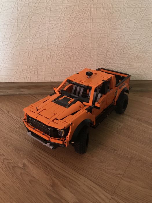 Собраный Лего техник Ford F-150 Raptor: 3 200 грн. - Інші розвиваючі ...