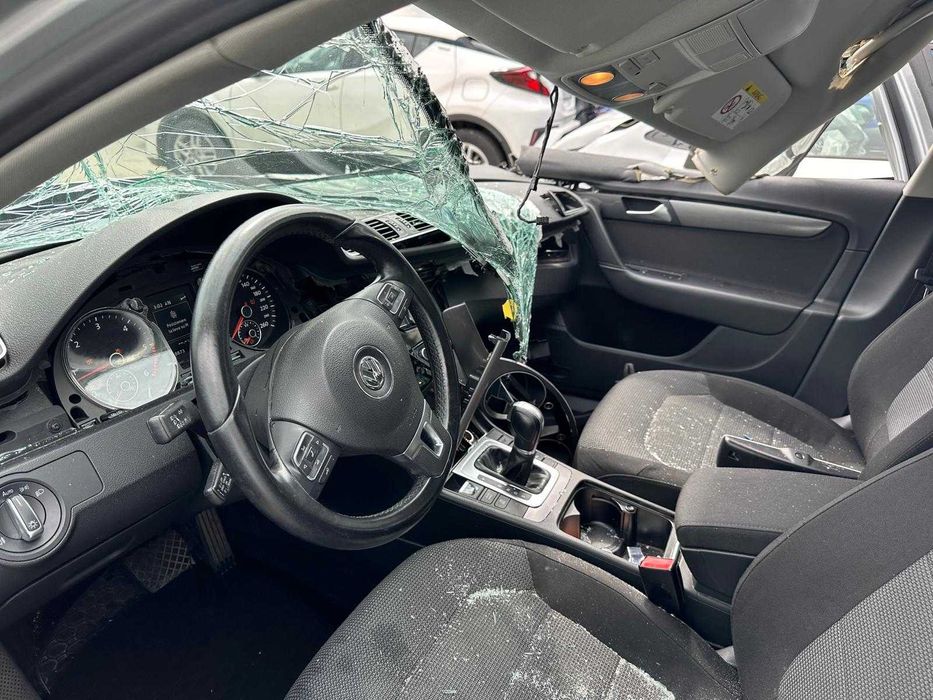 Passat 1.6tdi Posiadam inne auta z włoch całe i uszkodzone Tarnów • OLX.pl