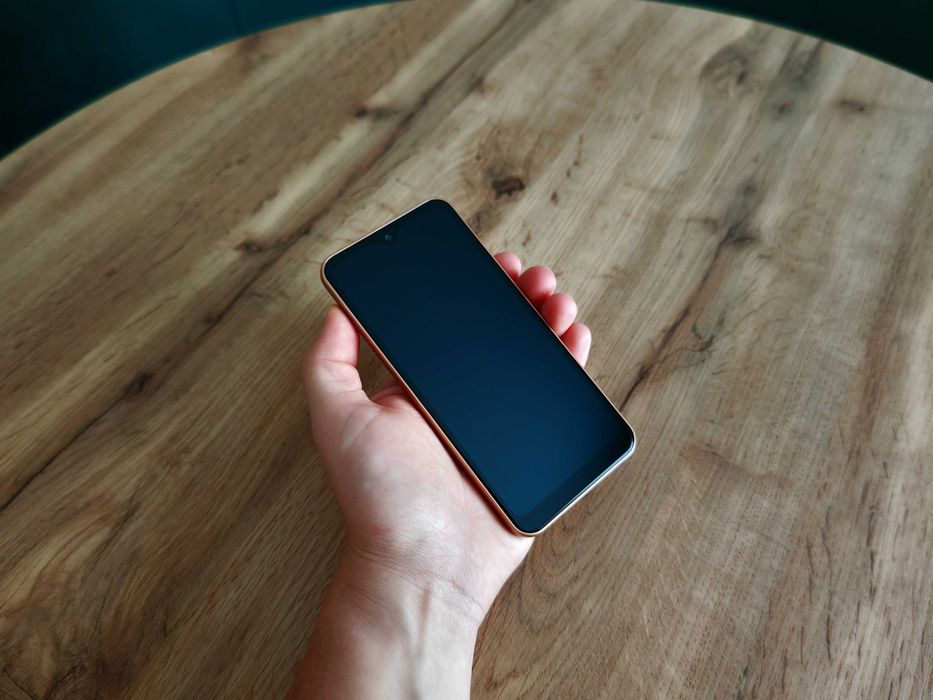 Компактный Fujitsu WE 5G(NFC,2SIM,ВоенСтанд,IP68,NFC,4\64gb,5.7"IPSpro ...