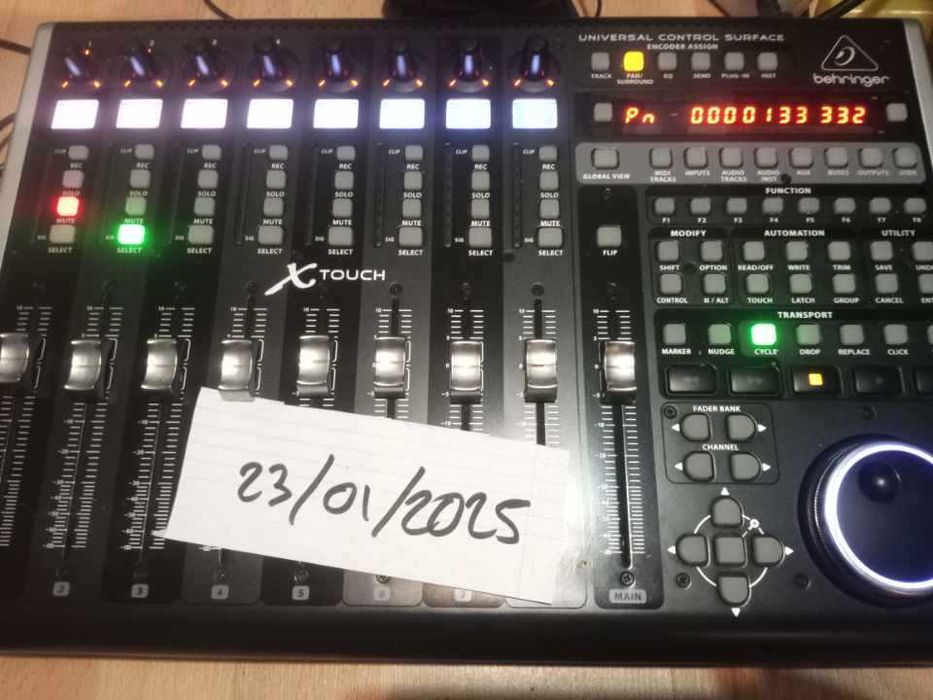 Behringer X-Touch Castelo (Sesimbra) • OLX.pt