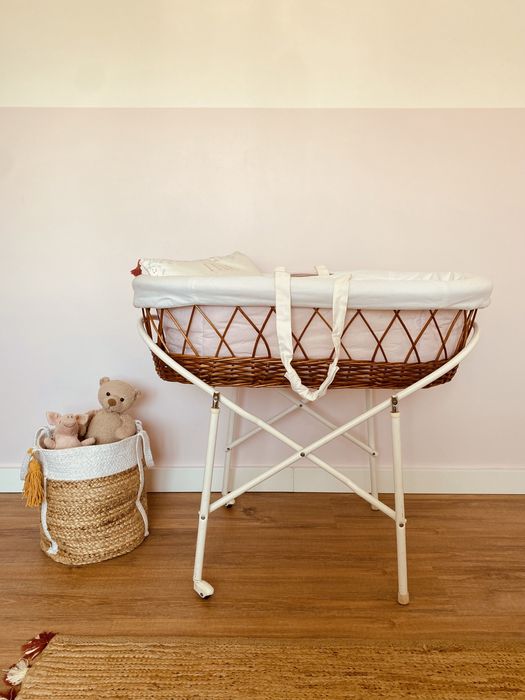 Alcofa em verga com forra e estrutura Olivais • OLX Portugal