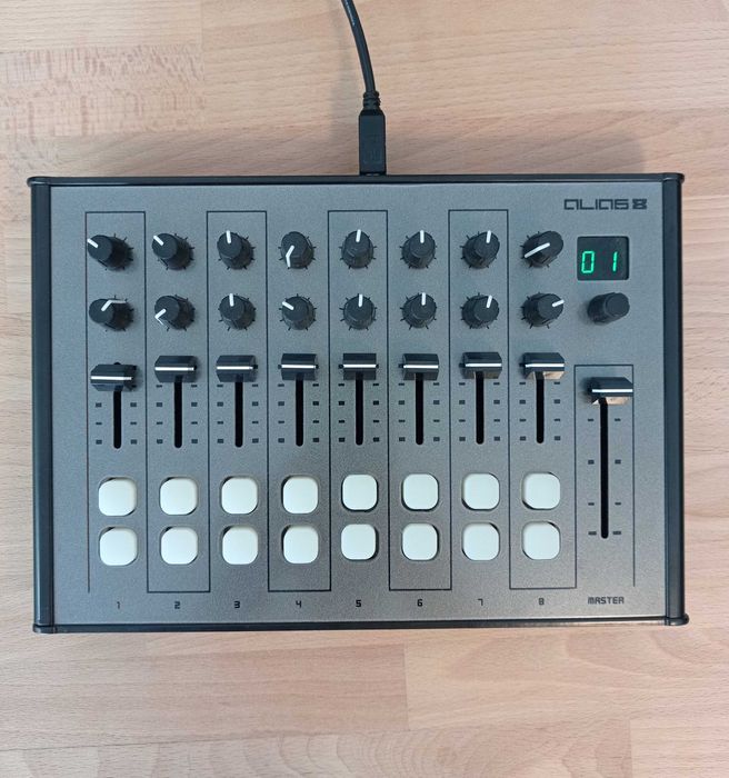Livid Alias 8 MIDI controller Beato • OLX Portugal