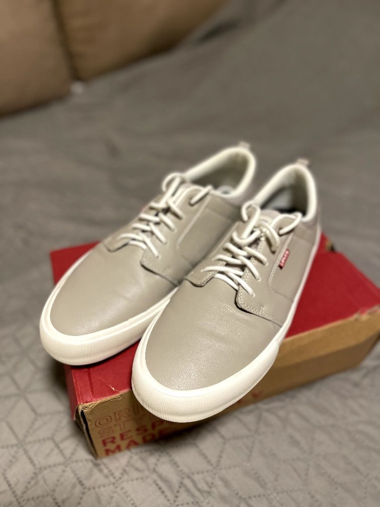 Мужские кроссовки "Levi's": 1 000 грн. - Кросівки для міста Вишеньки на Olx