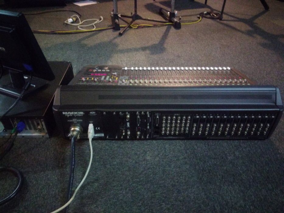 Mackie D8B - 56Input/72 Channel Digital Mixer, Mesa de Som Digital ...