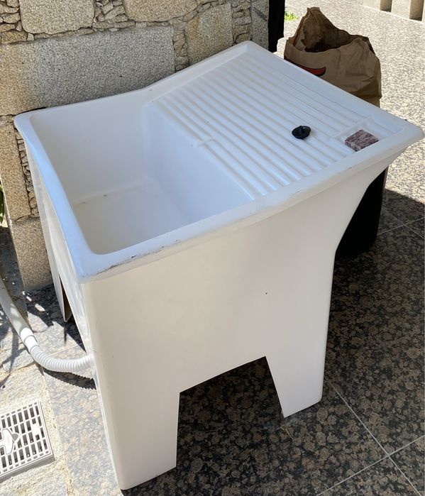 Tanque de lavar roupa Aboim das Choças • OLX Portugal