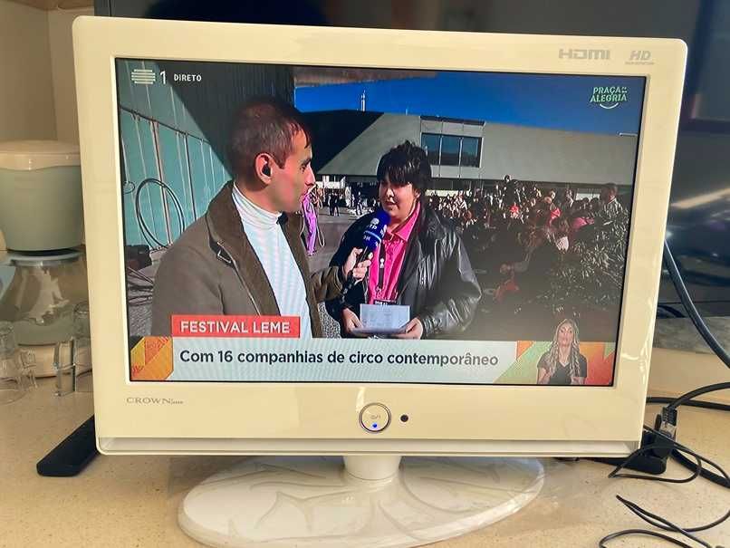 Tv LCD TFT monitor com sintonizador tv 19 polegadas CROWN com DVD Alfragide • OLX.pt