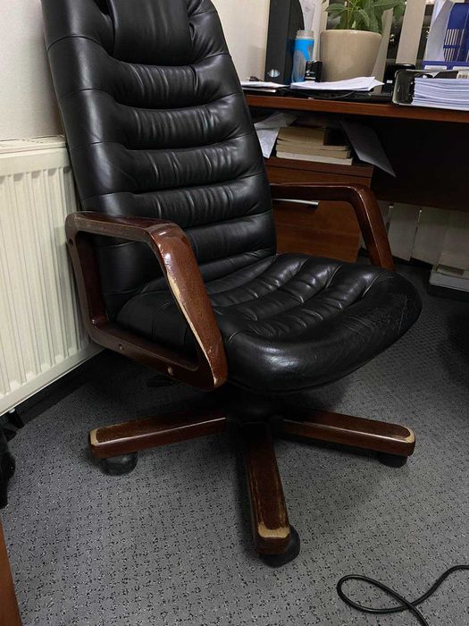 Продаються офісні крісла (ціна договірна): 1 000 грн. - Офісні меблі ...