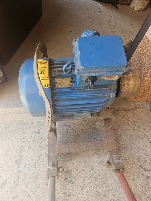 Silnik elektryczny Indukta 7,5kW na wózku Tokarnia • OLX.pl