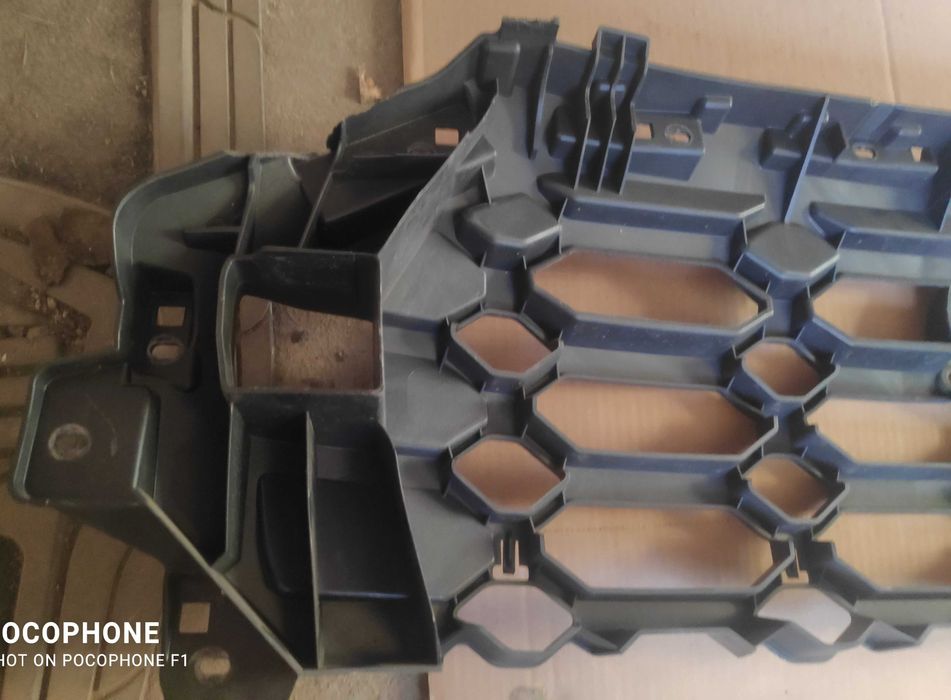 Внутренняя часть решетки Audi Q5 80A853692D: 1 150 грн. - Решітка ...