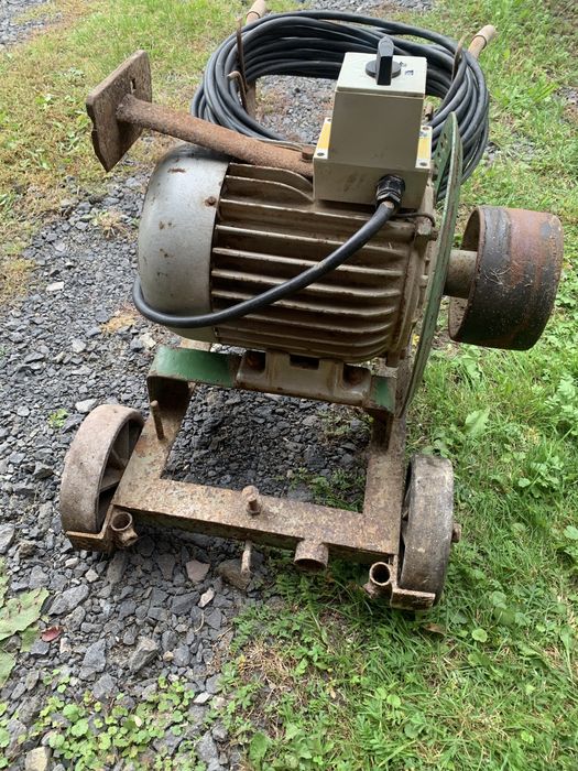 3 fazowy silnik elektryczny 5,5 KW na wózku Dęby • OLX.pl