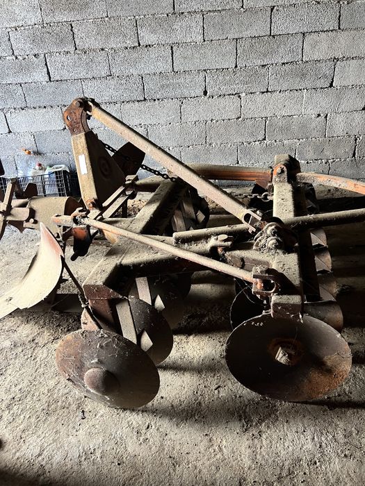 Vende se alfaias agricolas, grade de discos, frese e charrua Ovar, São ...