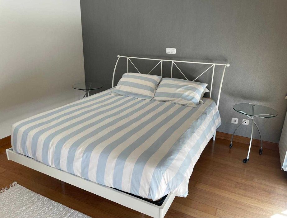 Cama Branca só a estrutura da cama e estrado São Bernardo • OLX.pt