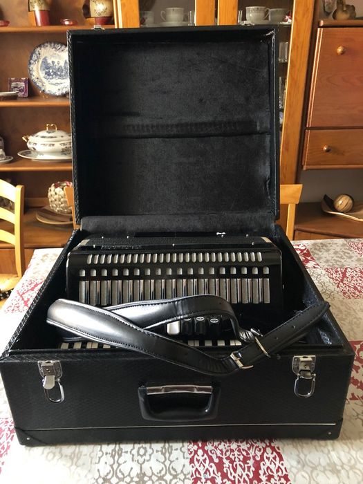 Acordeon 80 baixos todeskini São Domingos de Rana • OLX Portugal