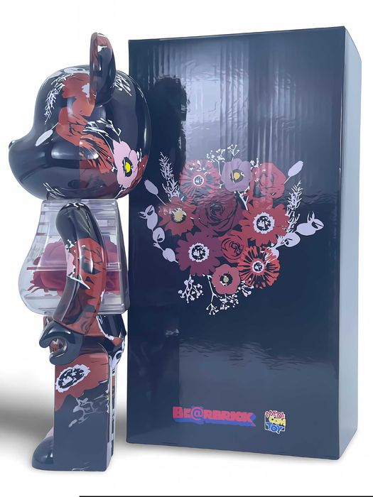 Статуетка Bearbrick x Flora Flower Red 400% 28 см Квітковий сад: 4 200 ...
