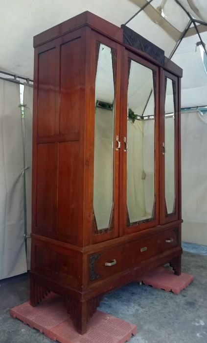 Guarda-fatos Roupeiro antigo em madeira maciça com espelhos e gavetão ...