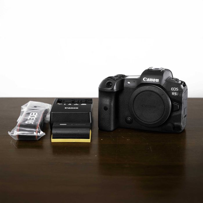 Canon EOS R5 jak nowy, ok 6000 klatek przebiegu, gwarancja PL Sanok ...