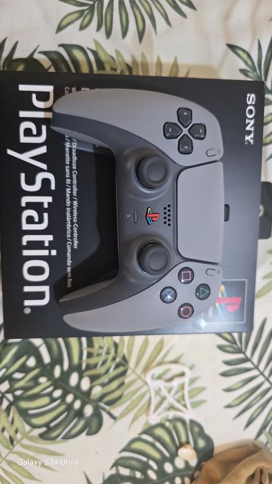 Comando ps5 30 anos na caixa Venteira • OLX.pt