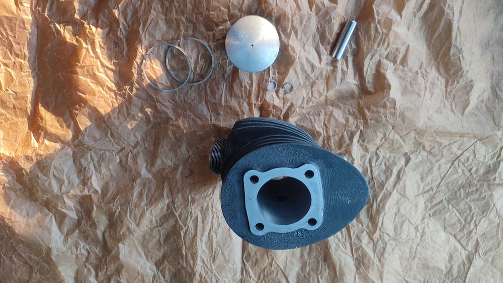 Cylinder SHL M04 po szlifie ładny oryginał SHL m05 WFM nowy tłok PRL ...