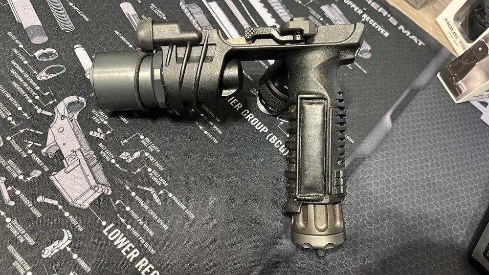 SUREFIRE M910 chwyt z latarką oraz doświetlaczem led oryginał kolekcja ...