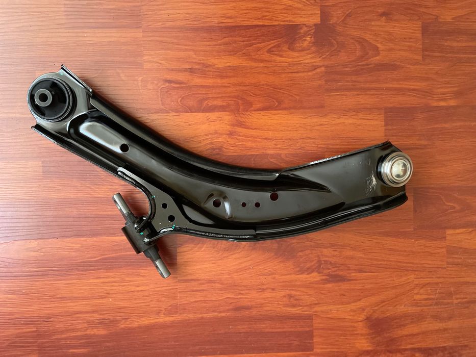 Рычаг нижний правый Nissan Rogue t32: 1 600 грн. - Важелі, тяги Черкаси ...