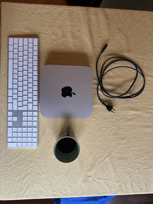 Mac Mini M2 com teclado Alcântara • OLX.pt
