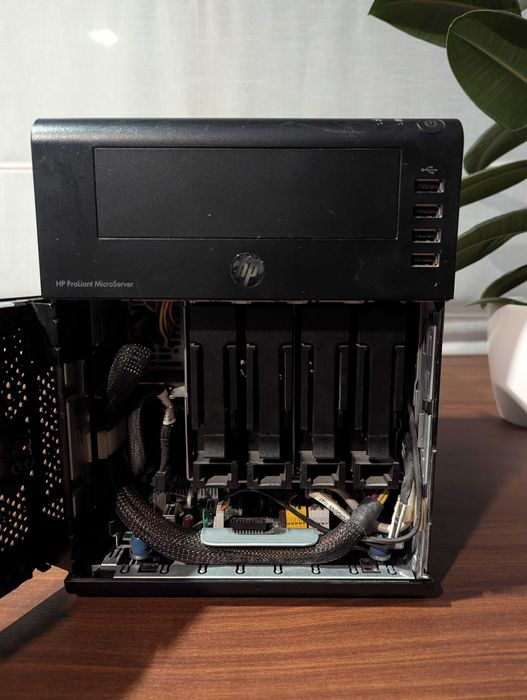 HP microserver gen7 N40L 8Гб, вже прошитий під загрузку з 5го диска: 4 ...