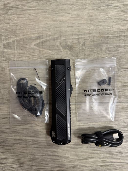 Ліхтар Nitecore EDC17 з акумулятором (Біле/УФ світло, Зелений лазер): 3 ...