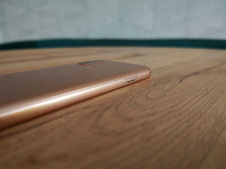 Компактный Fujitsu WE 5G(NFC,2SIM,ВоенСтанд,IP68,NFC,4\64gb,5.7"IPSpro ...