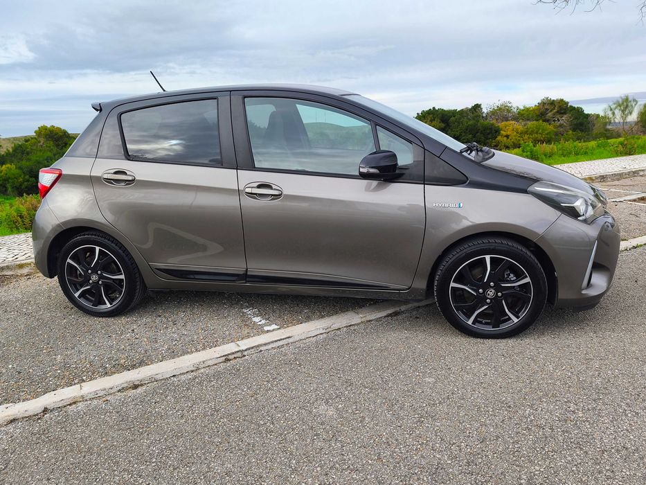 Toyota Yaris 1.5 Hybrid Square Collection | Edição Especial Charneca De ...