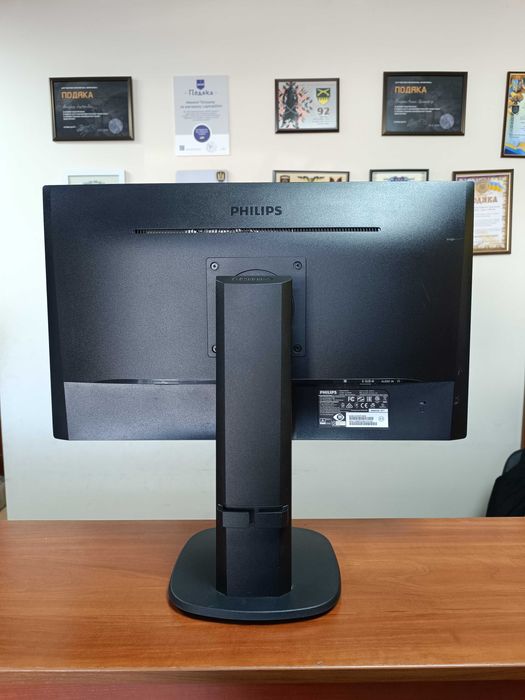 Безрамковий монітор Philips 243S7E 24"\IPS\LED\Full HD\DP\VGA\Уцінка: 2 ...