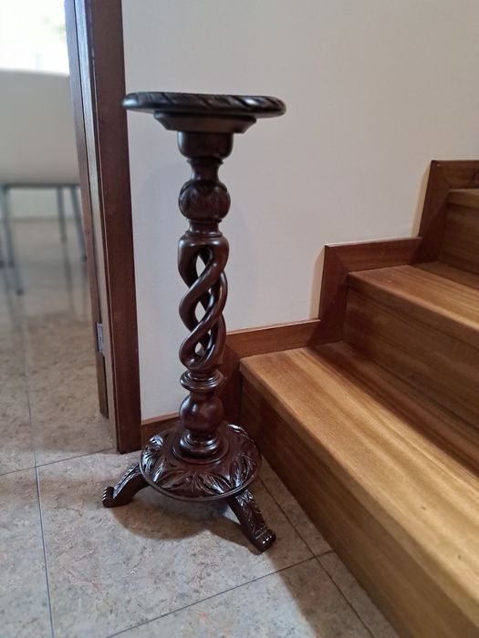 Coluna muito bonita para vasos Rio Tinto • OLX.pt