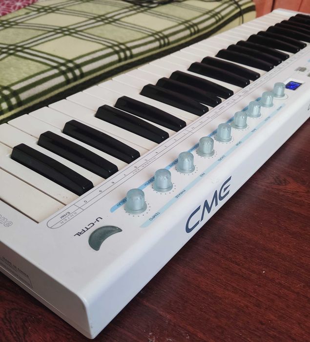 Cme y-key - чудова міді-клавіатура!: 3 900 грн. - Синтезатори Київ на Olx