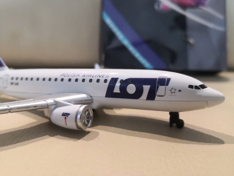 Model samolotu jak LOT posiada kółka Łódź Widzew • OLX.pl