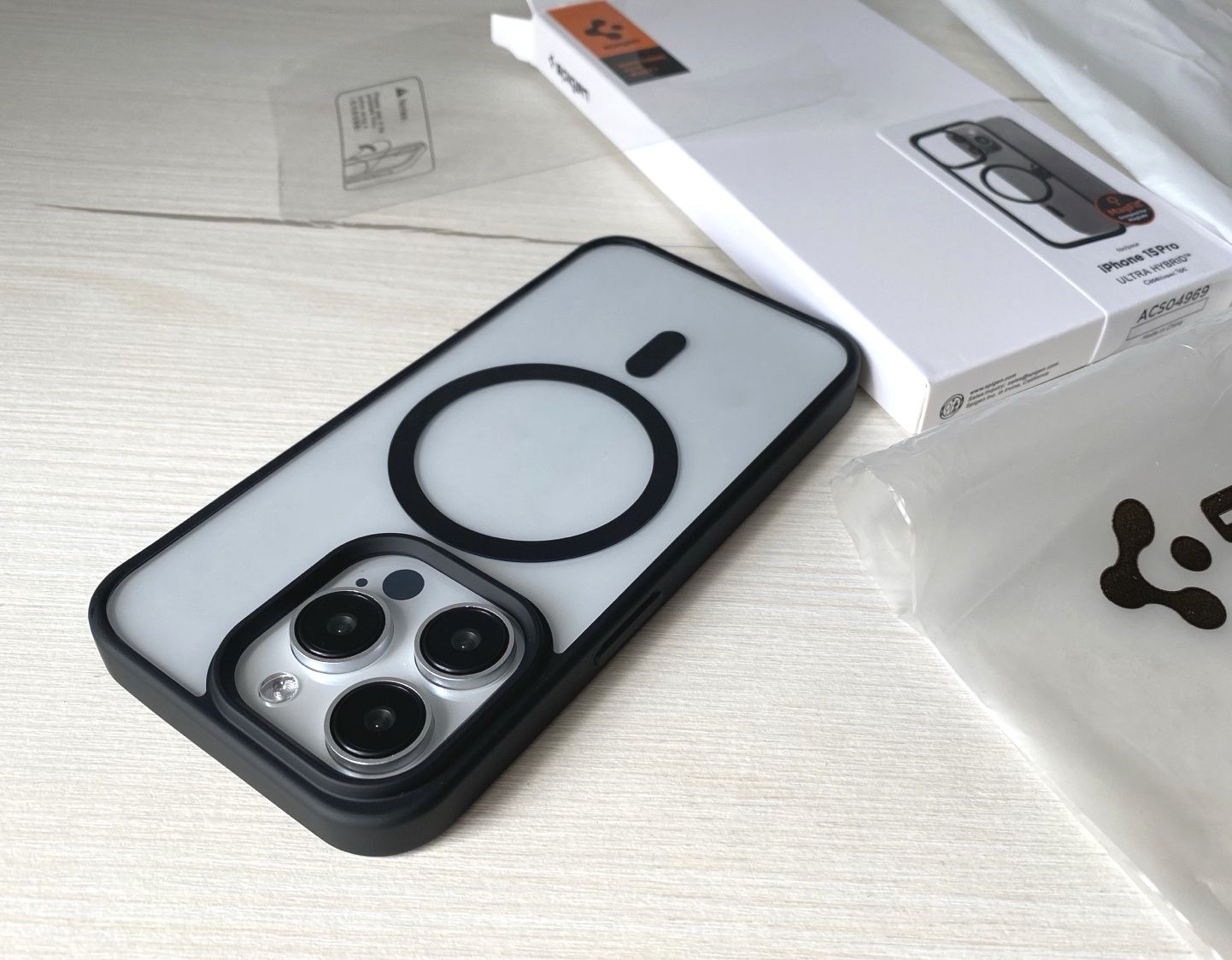 Чехол на iPhone Magsafe Spigen Ultra Hybrid 13 - 15 ProMax: 380 грн ...